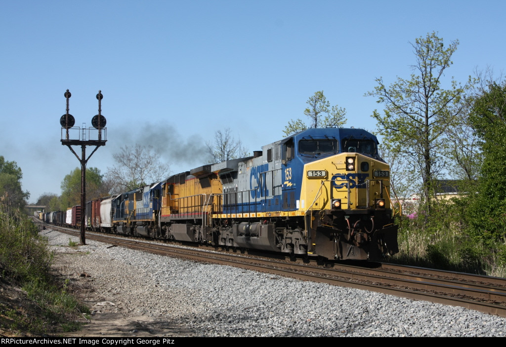 CSX 153 and train Q370